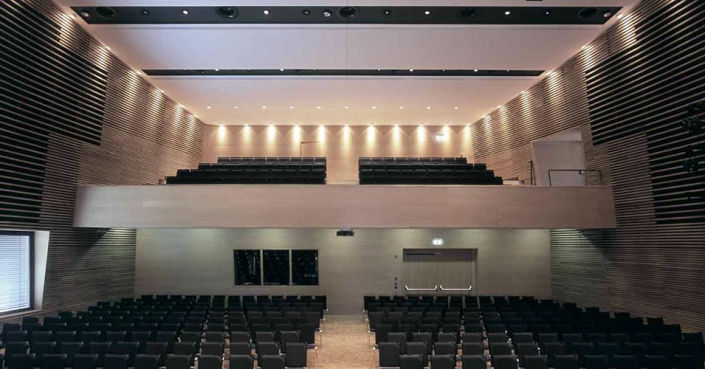 Aula Feodor-Lynen-Gymnasium Planegg, Kupferhaus – Catterfeld-Welker